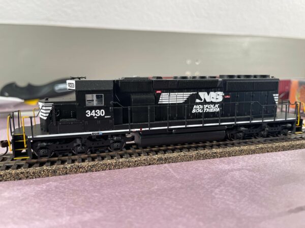 Working with the SD40-2 NS #3430 on the M&P Railroad